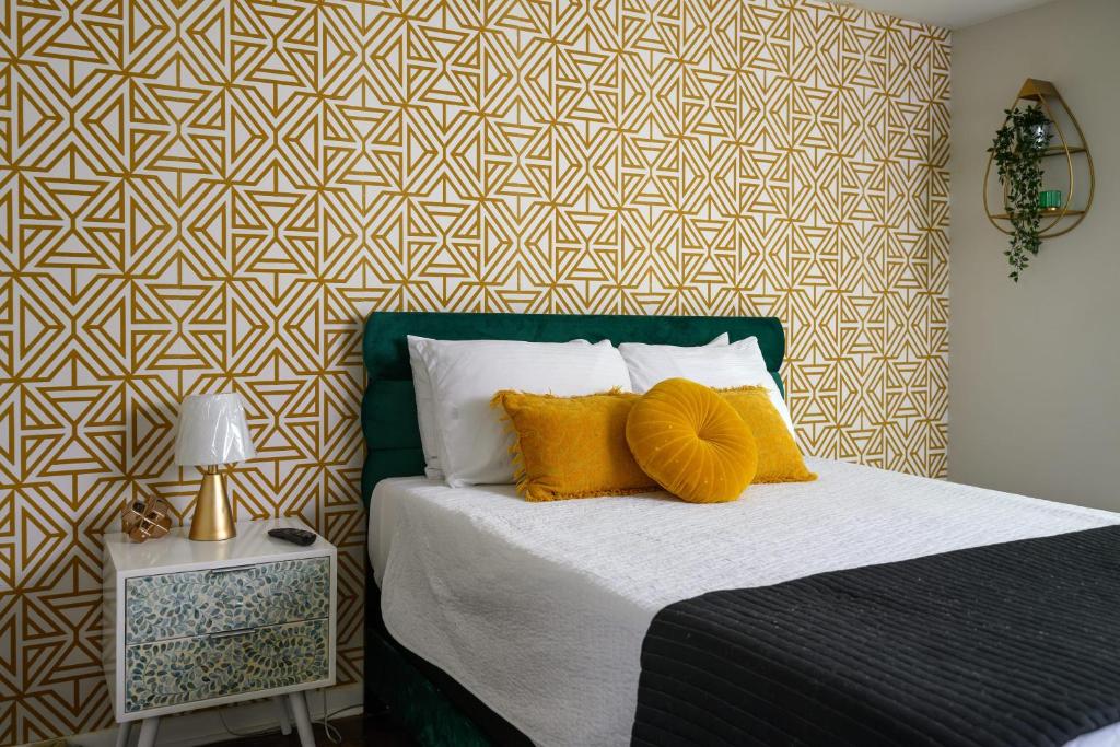 Midcentury Modern Oasis-Gourmet Kitchen & Rec Room, Nashville – Updated ...