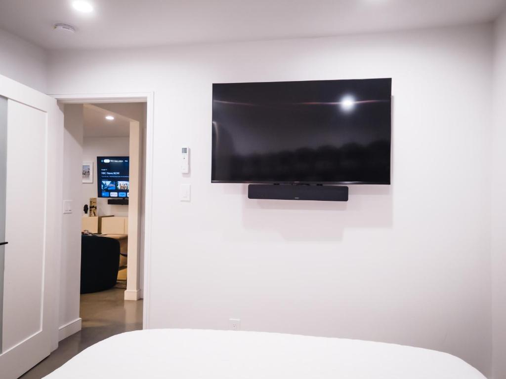 The Redline Venice, Los Angeles (updated prices 2025)