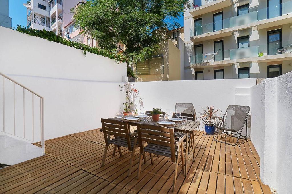 Modern flat with double patio right next to Estrela Gardens, Lissabon ...