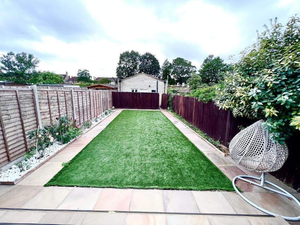 Family and Private Home, Norbury (updated prices 2025)