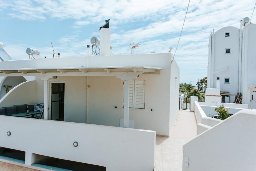 Finikas Home, Kamari (updated prices 2025)