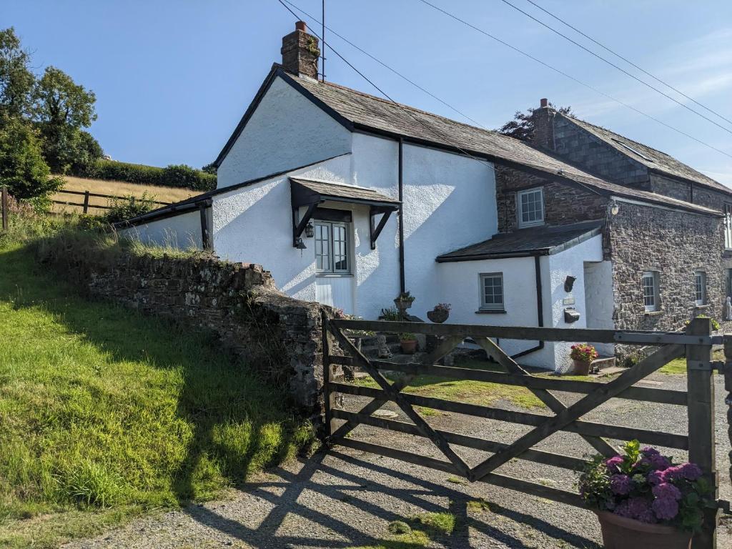 Foxglove Cottage, Launceston (updated prices 2025)