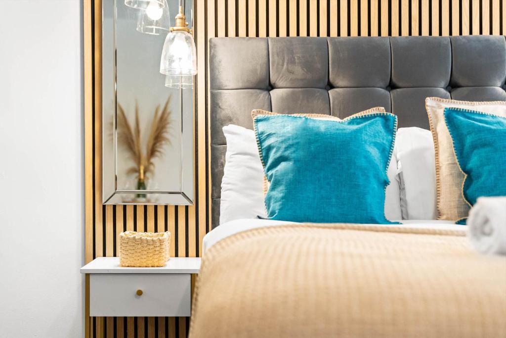 Large Broadstreet Apartment - Villa Park