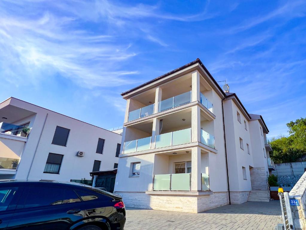 Princess Apartment with Sea View and Private Parking for 2 Cars ...