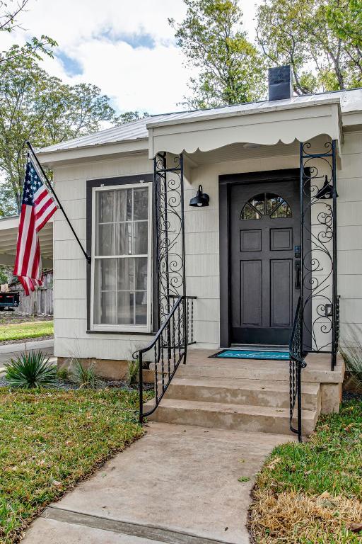 Southern Charm - Near Main With Hot Tub, Fredericksburg (updated prices 2025)