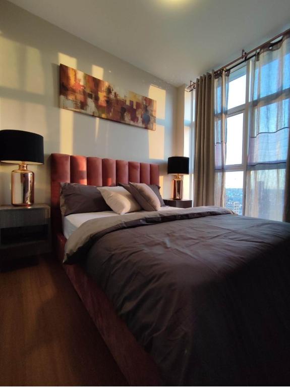 The Linear Makati Tower 1- With 1 Bedroom Bathroom Living room n ...