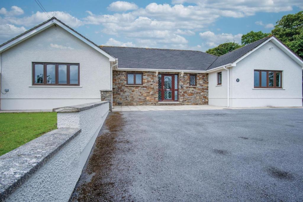Springfield Lodge - 3 Bedroom Home - Princes Gate, Pembrokeshire ...