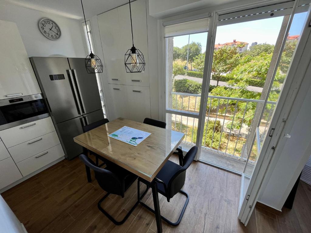 Ana, Split – Updated 2023 Prices