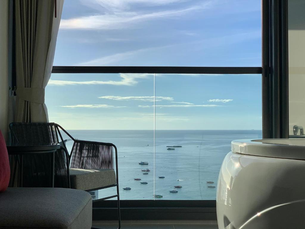 Edge Central Pattaya Luxury 2bedroom High Floor Front Seaview With