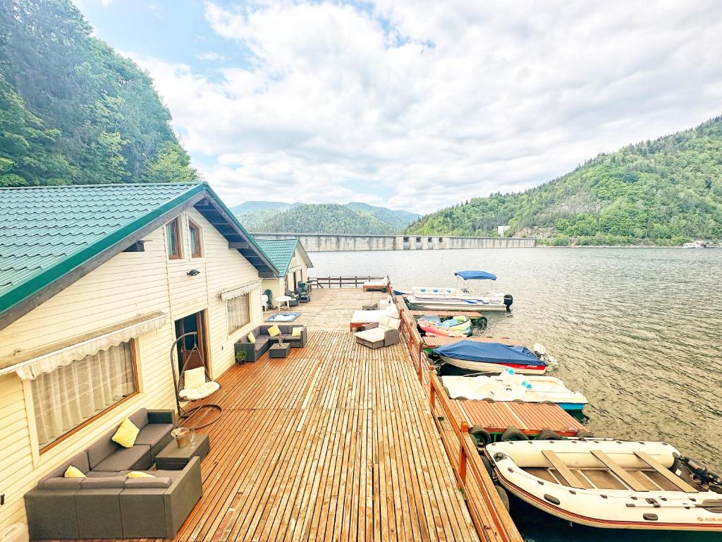 Sunset By The Lake Ponton Bicaz, Bicaz (updated prices 2024)