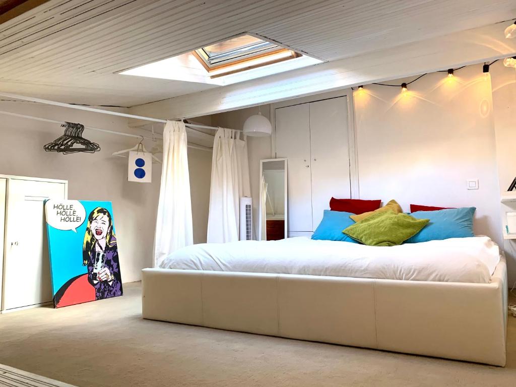 Loft d'artiste in teddy bear neighborhood, París (precios actualizados 2024)