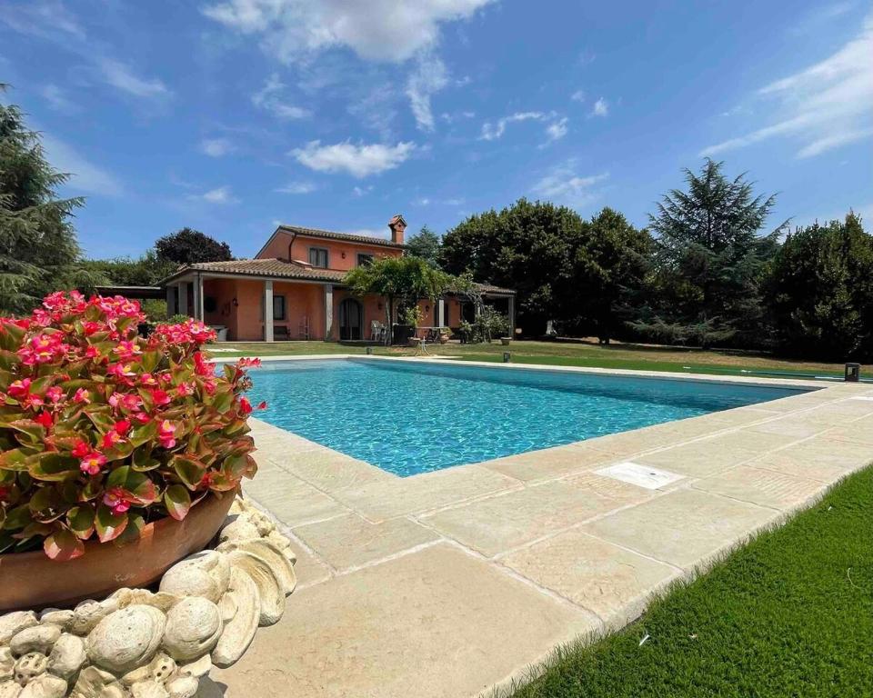 Roman Villa with private Pool and park - SuiteTrails
