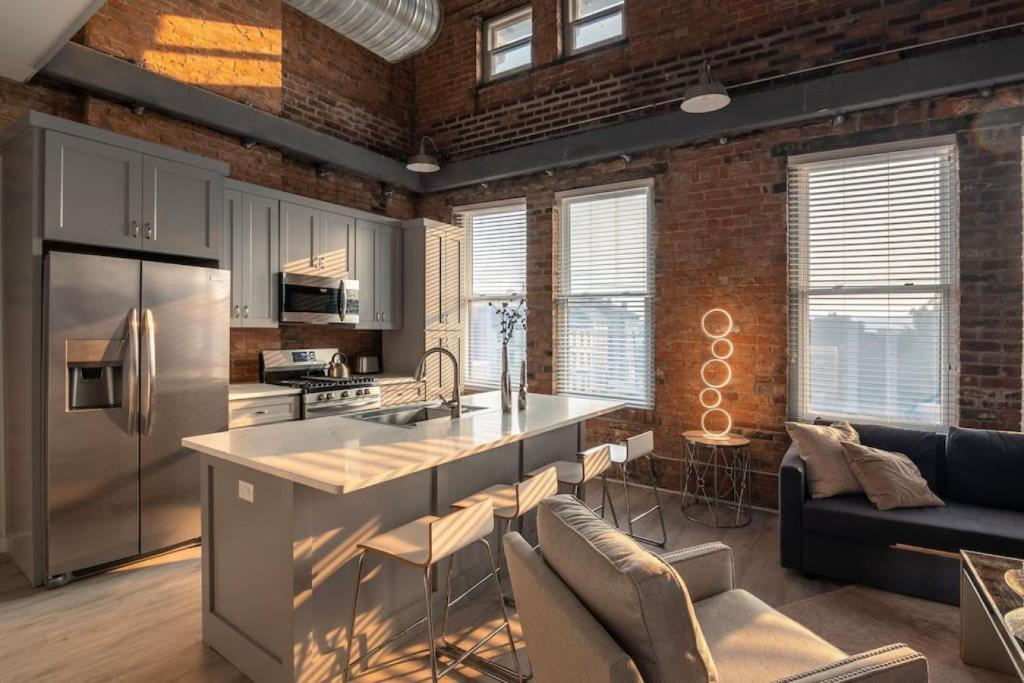 BUBBLES FANTASY SUITE Explore OTR and Rhinegeist, Cincinnati (updated ...