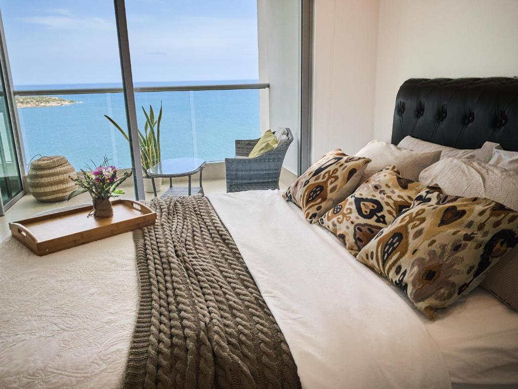 Sea, Sand & Skyline 30th-Floor Poolside Getaway, Cartagena de Indias ...