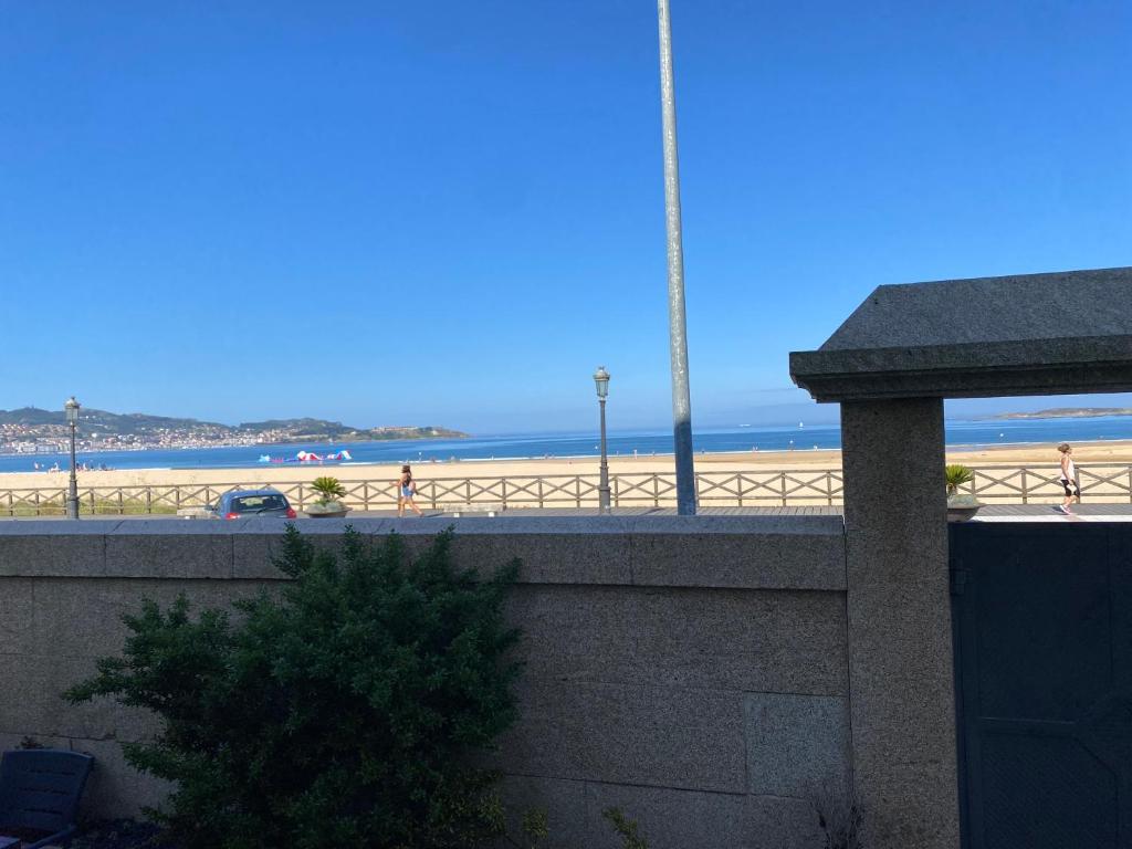 PRIMERA LINEA PLAYA AMERICA, Nigrán (updated prices 2026)