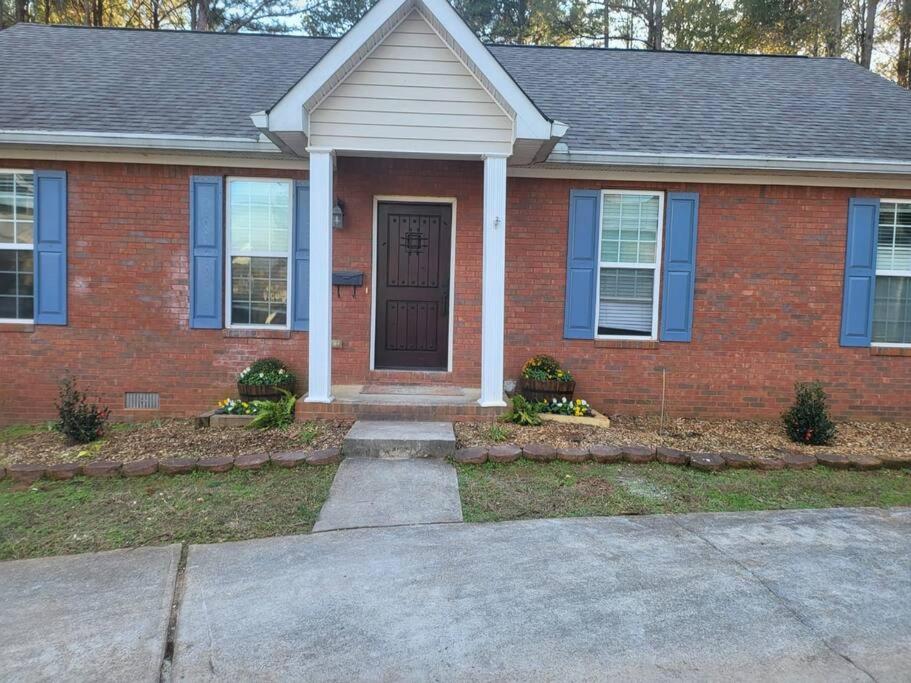 Comfy 2-BR Newly Renovated Abode in Fayetteville, Fayetteville (updated ...