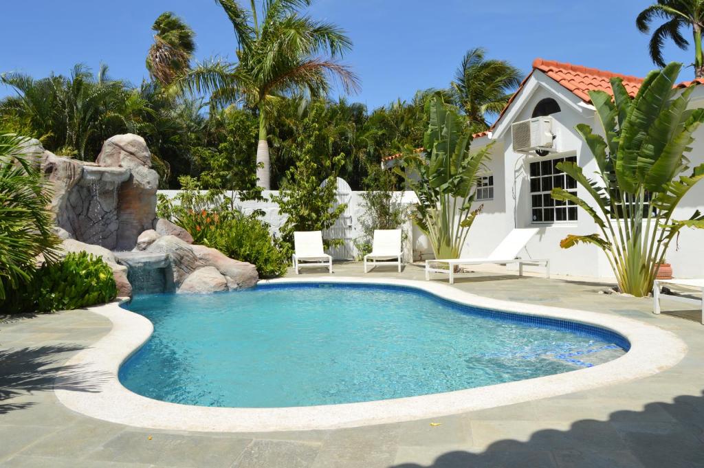 Luxury Villa with Private Pool near Mambo and Cabana beach, Willemstad ...