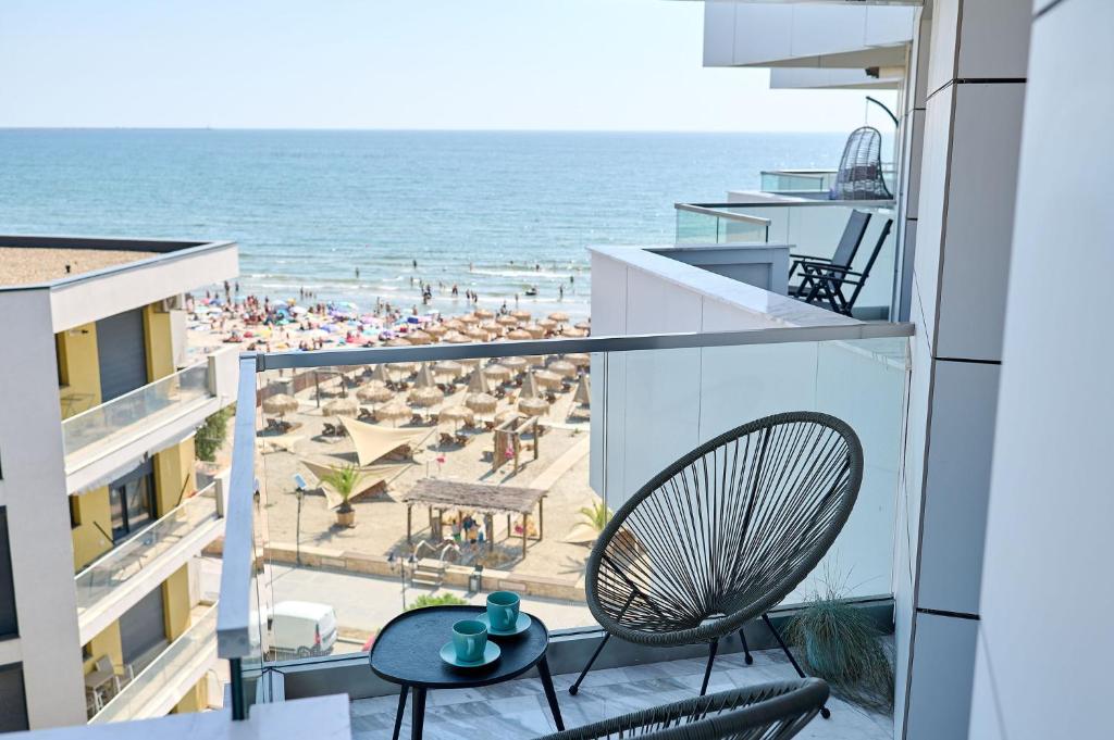 Beach Side Heaven Apartment in Infinity Beach Resort - parking, Mamaia ...