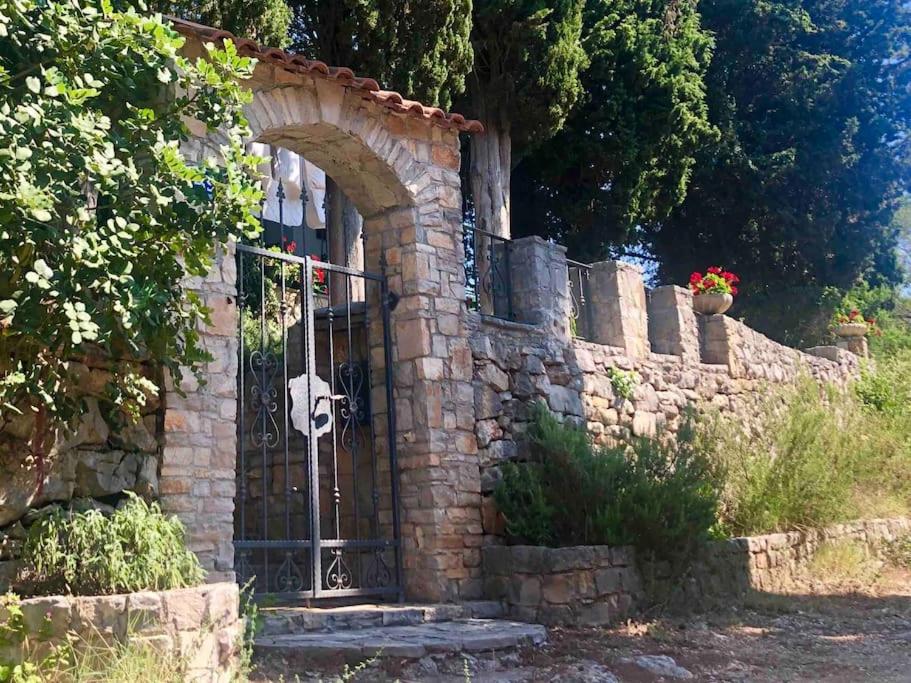 Maslinica, otok Šolta, whole house with teracce, Maslinica (updated ...
