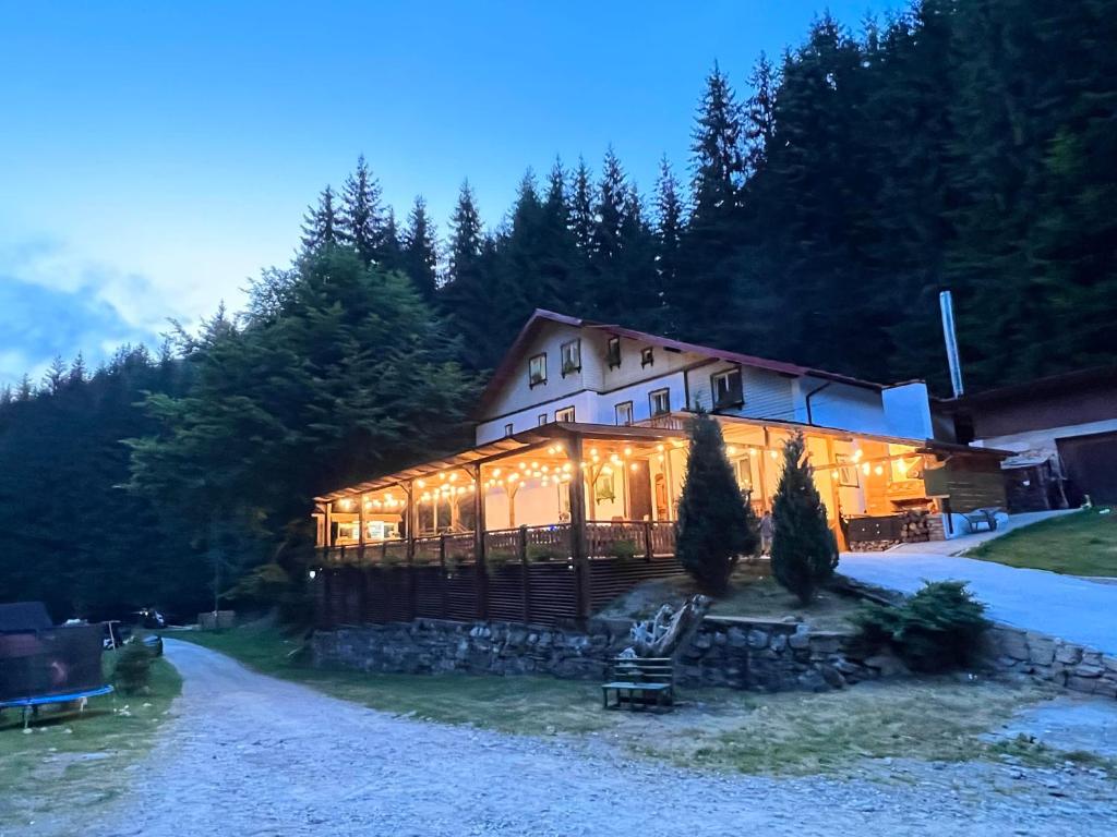 Barlogul din Vidraru, Curtea de Argeş (updated prices 2025)