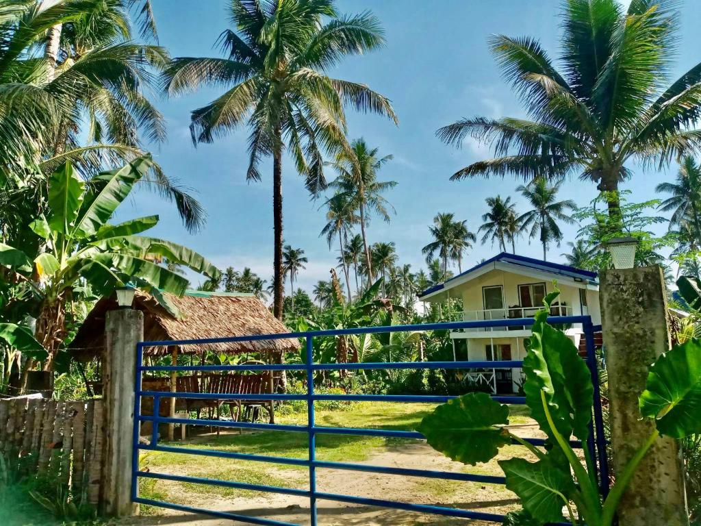 Bayay ni Nanay Bed & Breakfast in Magpupungko Beach Road, Pilar ...