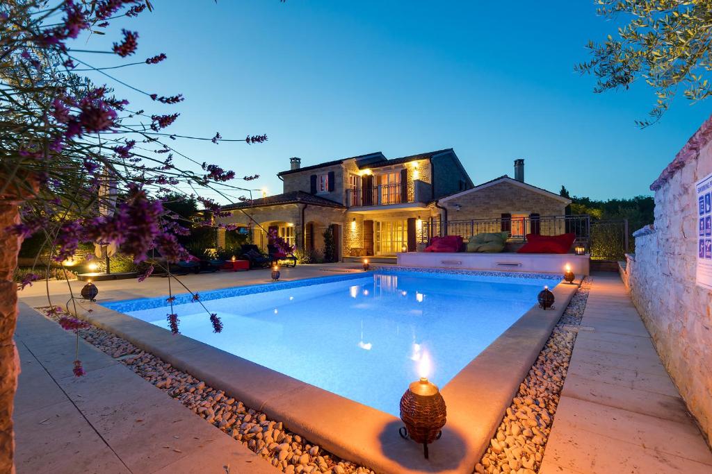 Villa ARtIEN with swimming pool, Baderna (updated prices 2025)