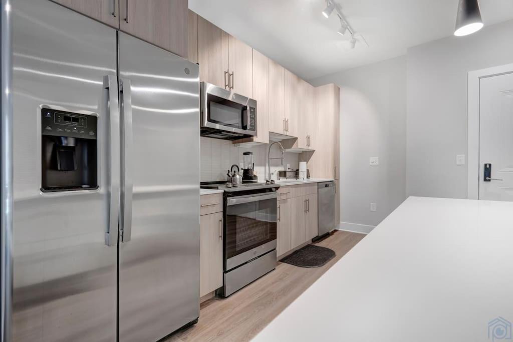 Lux Tysons Corner Pool Free Park, Howard (precios actualizados 2025)