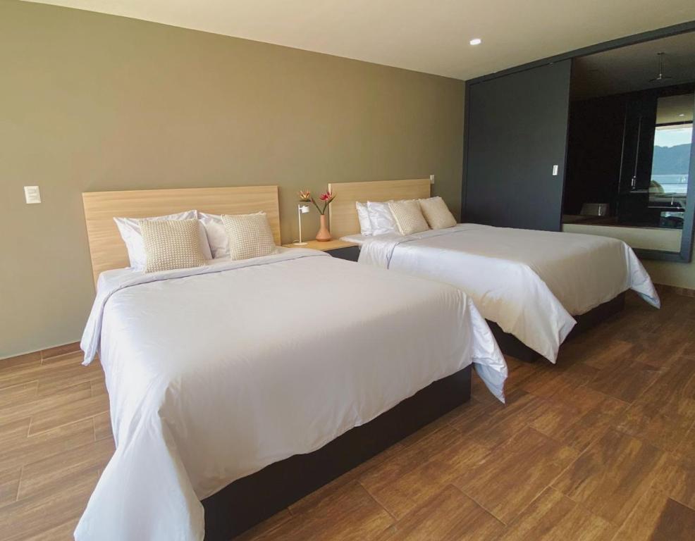 Cardedeu Hotel Lago de Coatepeque, El Congo (updated prices 2025)