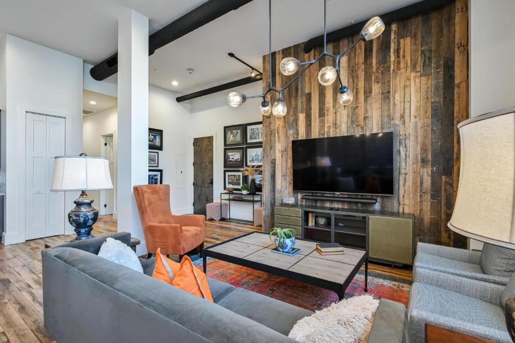 Impressive 2 bed 2 and a half bath City Center Condo with EV Charger ...