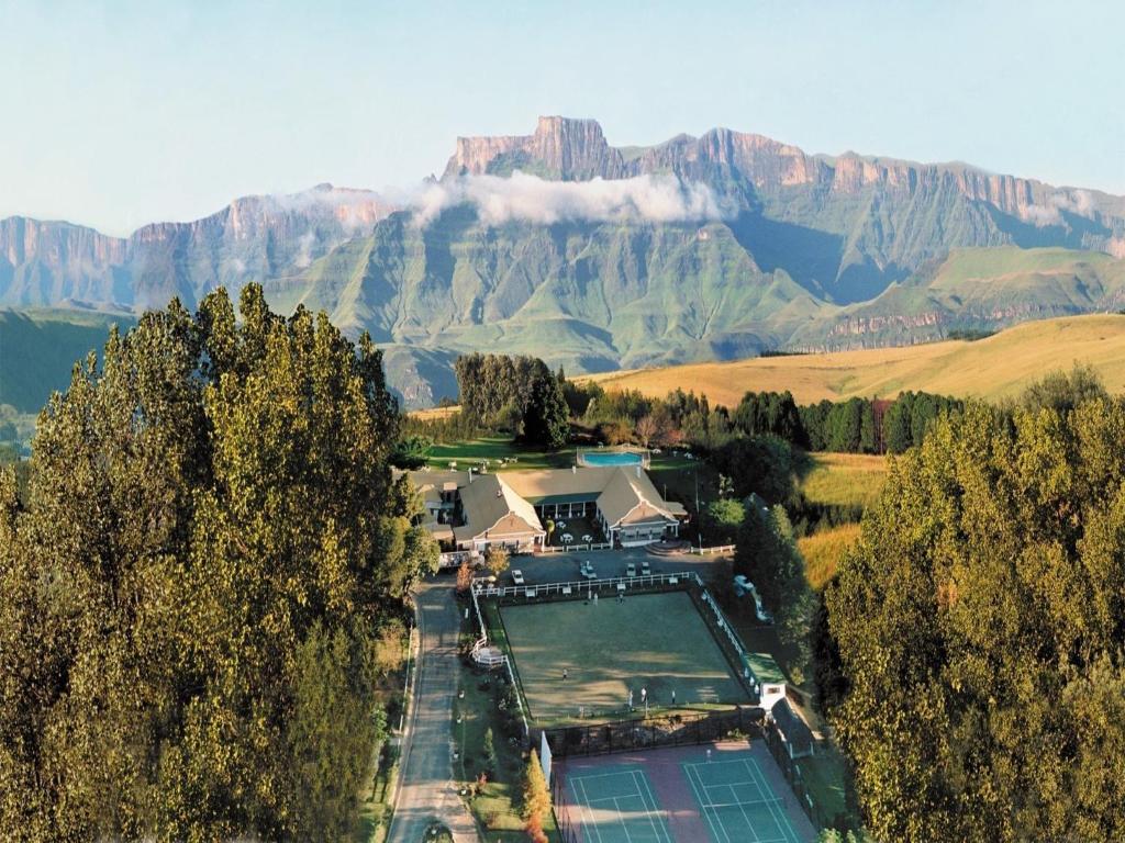 The Nest Drakensberg Mountain Resort Hotel, Champagne Valley – Preços ...