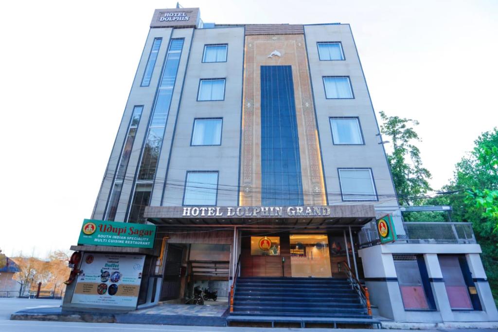 Hotel Dolphin Grand, Varanasi (updated prices 2026)