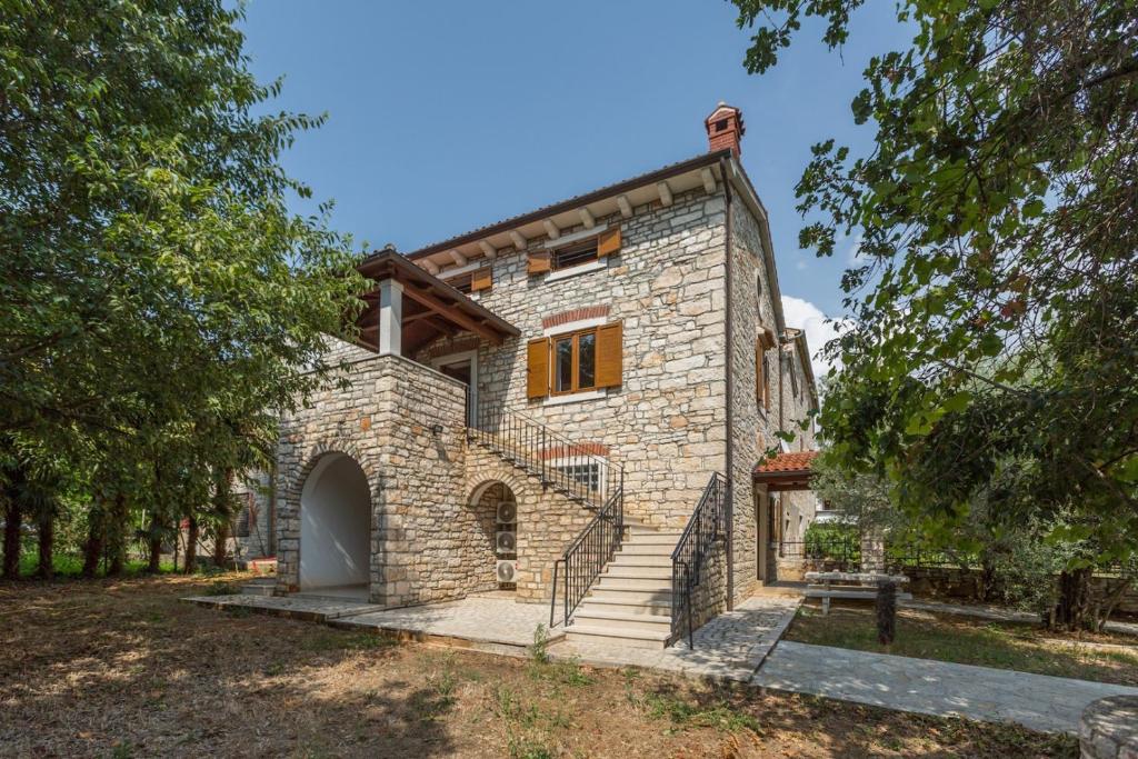 Holiday house ANNA, near the beach with huge private garden, Tar ...