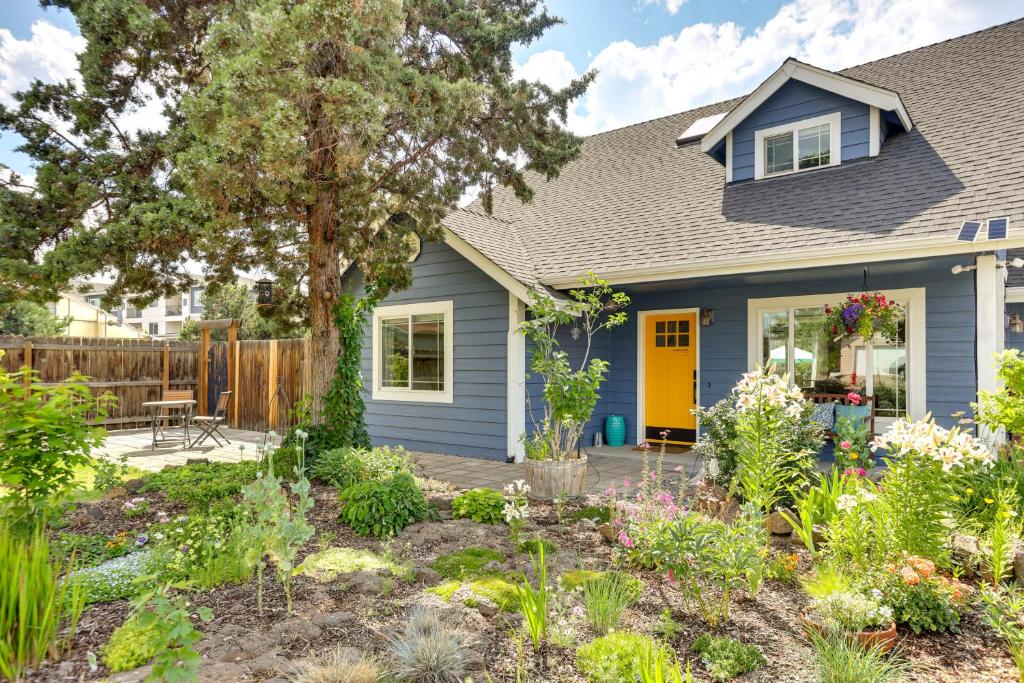 Colorful Bend Home with Yard and Fire Pit!, Bend (updated prices 2026)