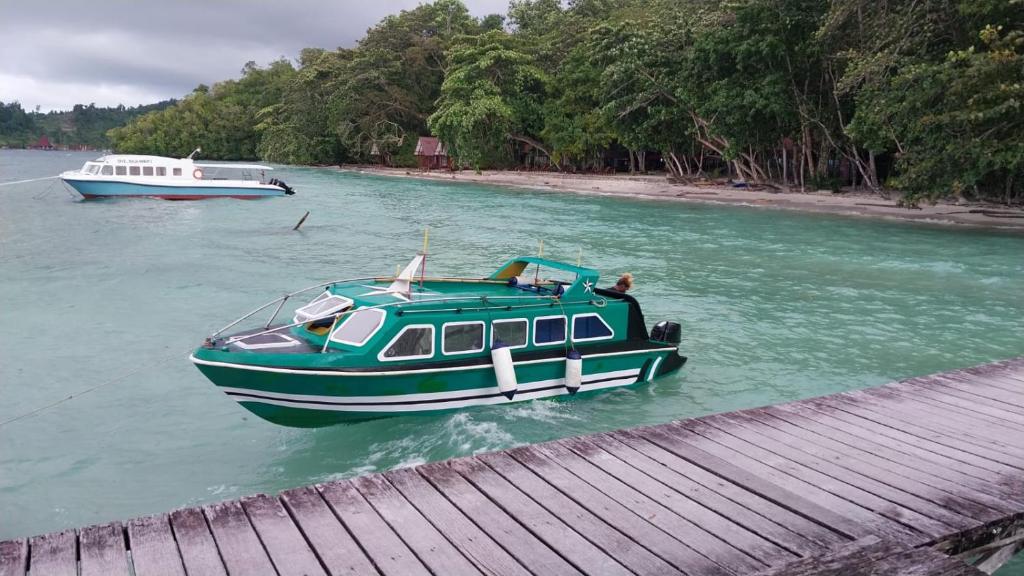 Raja Ampat Speed Boat OASIS, Saonek (updated prices 2025)