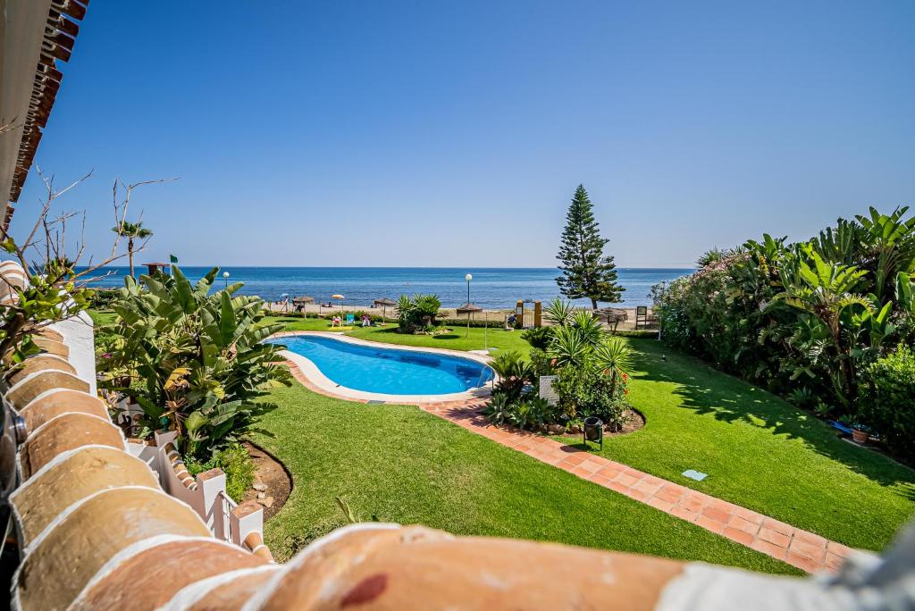 Luxury 2 bedroom beachfront apt in Bali-Boho style, Mijas Costa ...