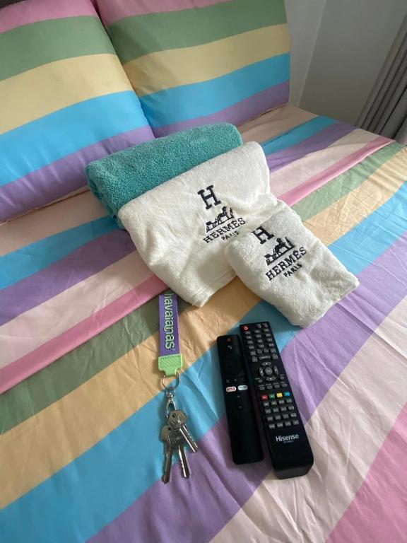 Chic Staycation at Azure with Pool View Fully Furnished, Manila ...