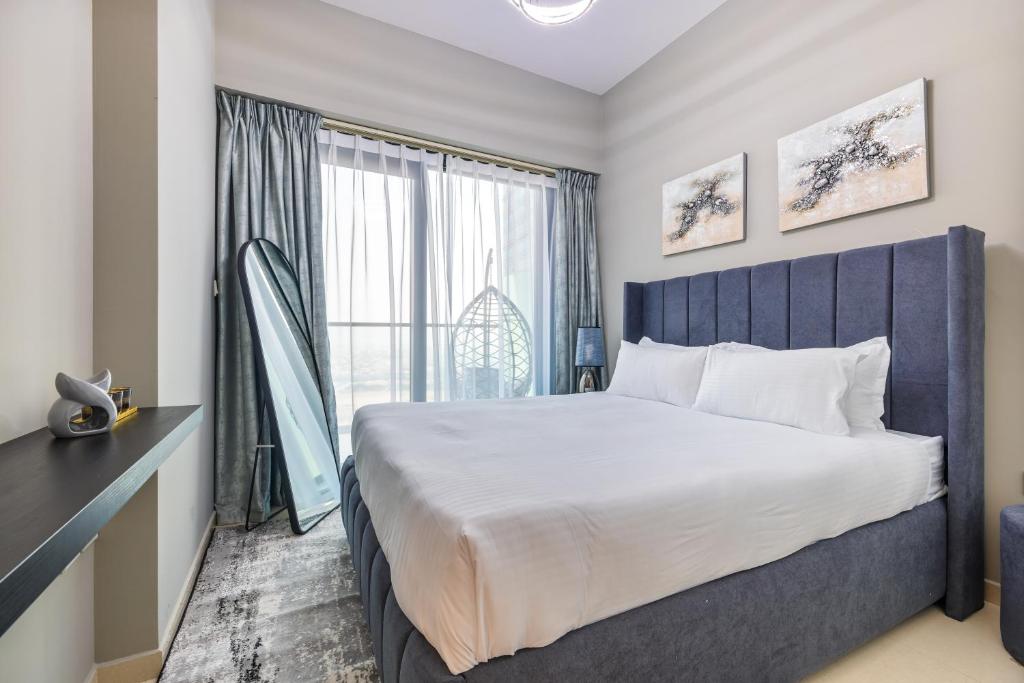 ALiving Luxury 1BR Apartment at Zada Tower With Balcony , Canal Views ...