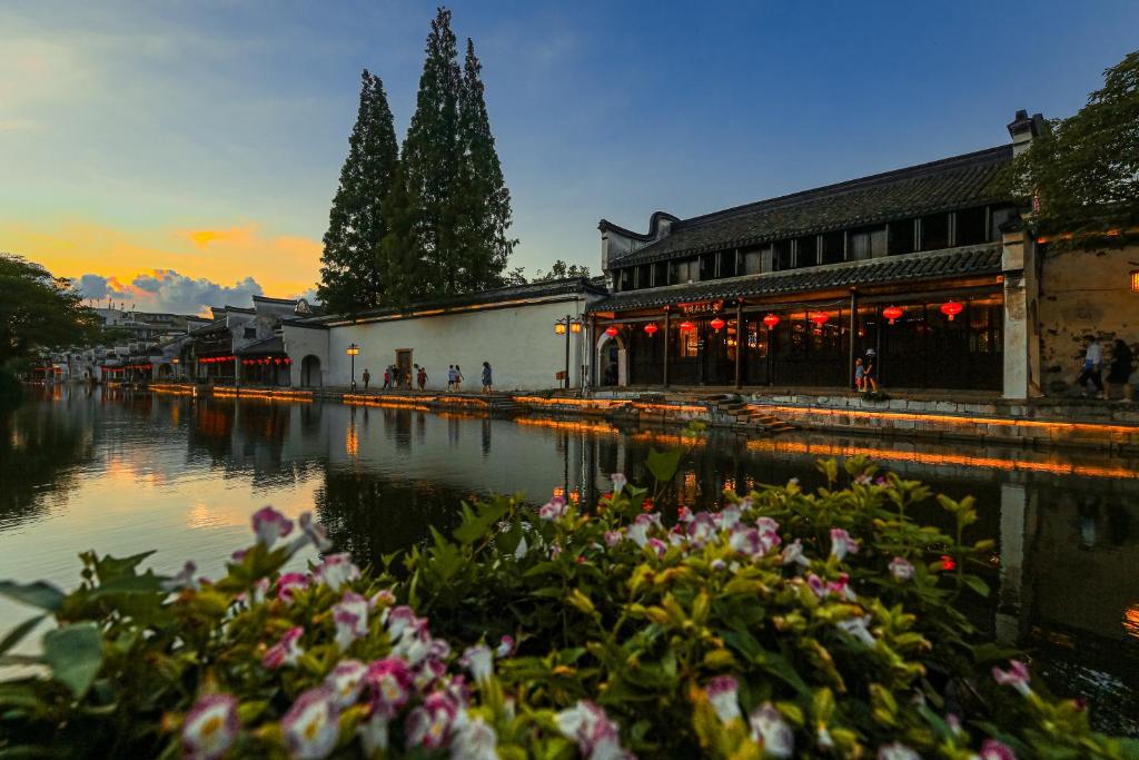 Tingjian Guli Private Bath Design Homestay - Nanxun Ancient Town ...