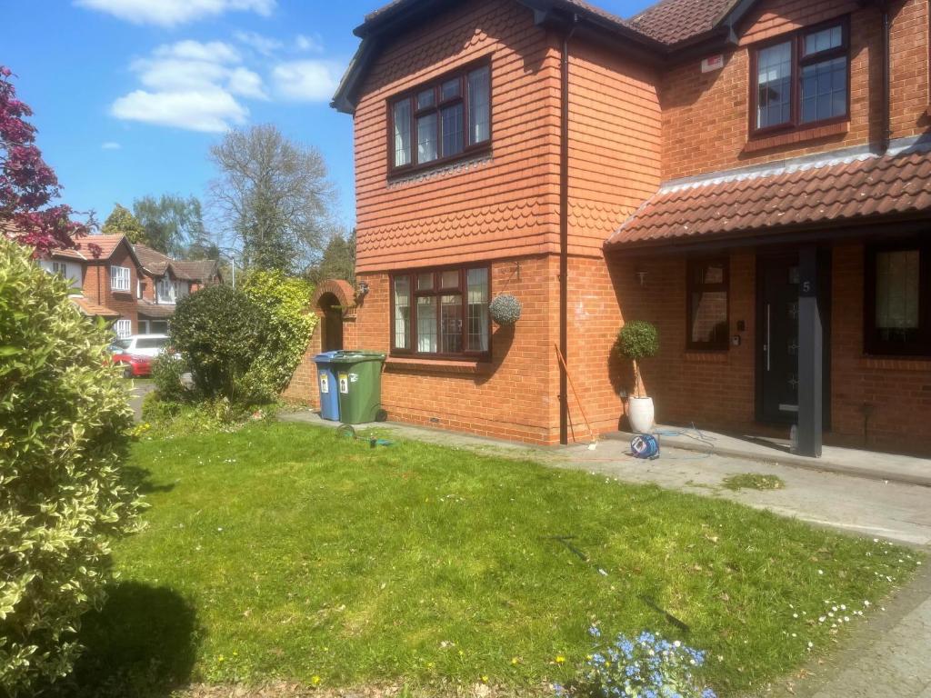 Beautiful 5 Bed 3 Bathroom Detached Family Home 8, Bracknell – Updated ...