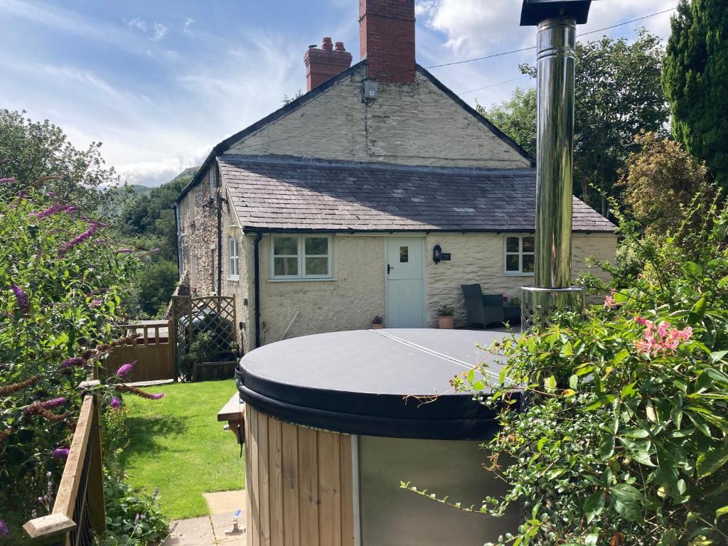 Riverside Cottage, Llangollen (updated prices 2026)