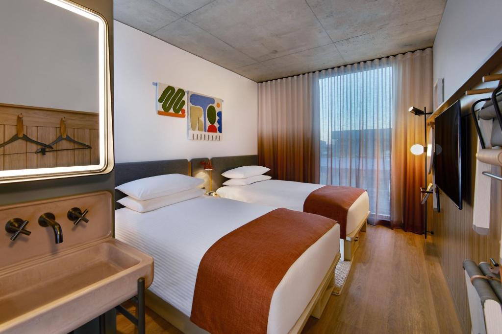 Moxy Sydney Airport, Sydney (updated prices 2025)