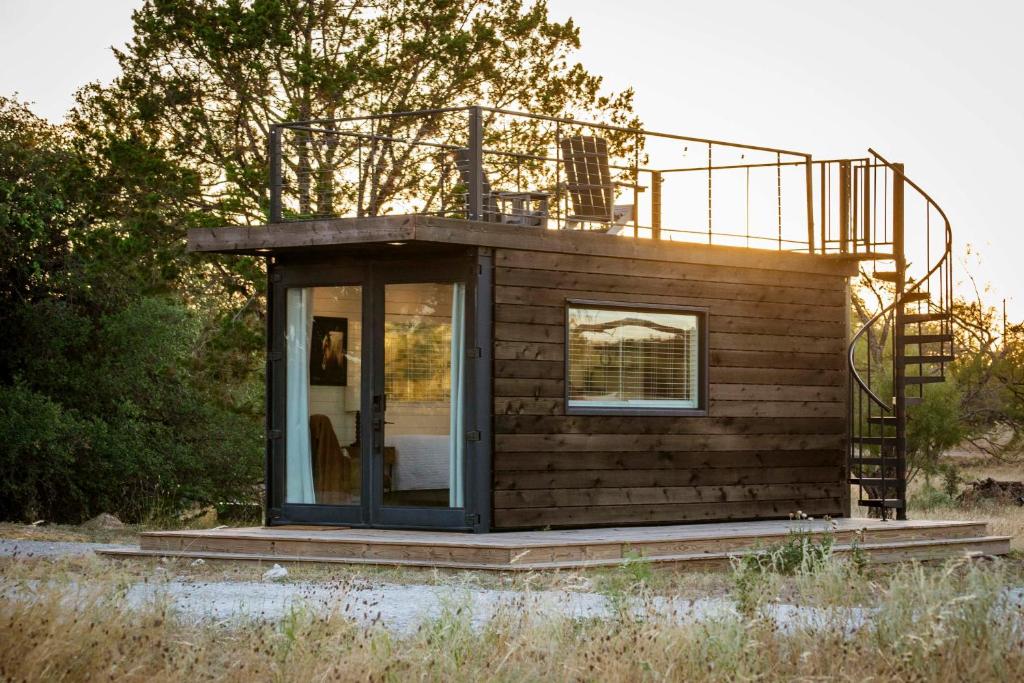 New The Perry Cozy Container Home, Fredericksburg (updated prices 2025)