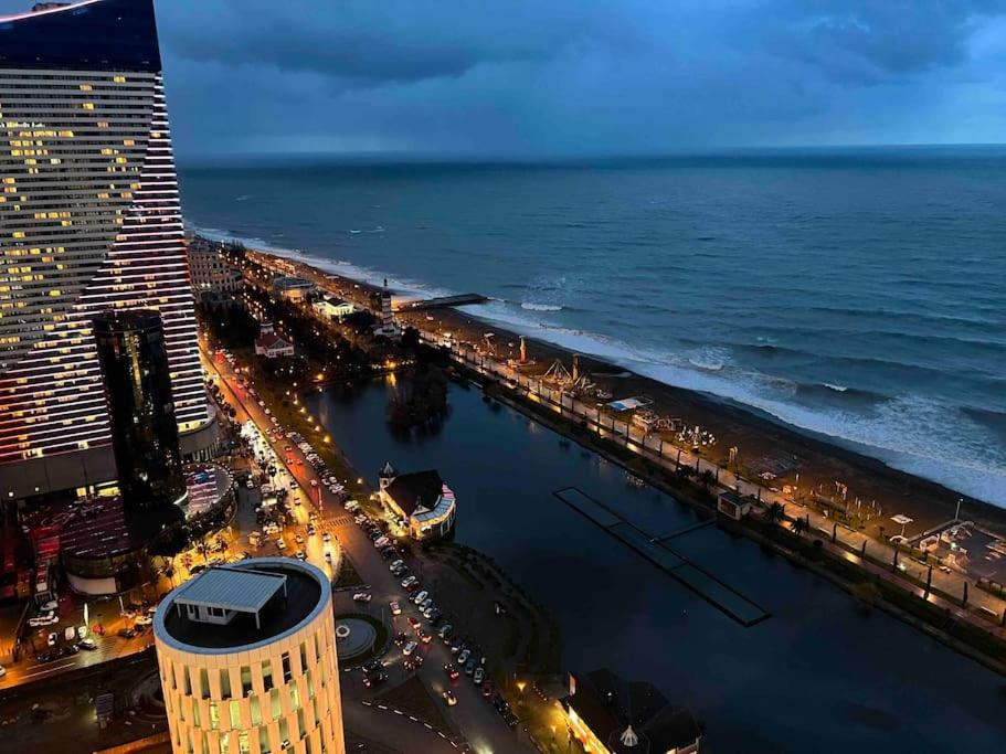 Люкс с прямым видом на море в Alliance Palace, Batumi (updated prices 2025)