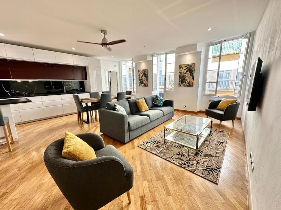 Downtown modern luxury condo - 3 Bedrooms 3 Baths, Nice (updated prices ...