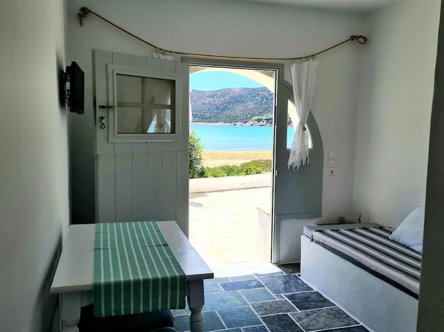 Beautiful seaside house on the beach, Platis Yialos Sifnos (updated ...