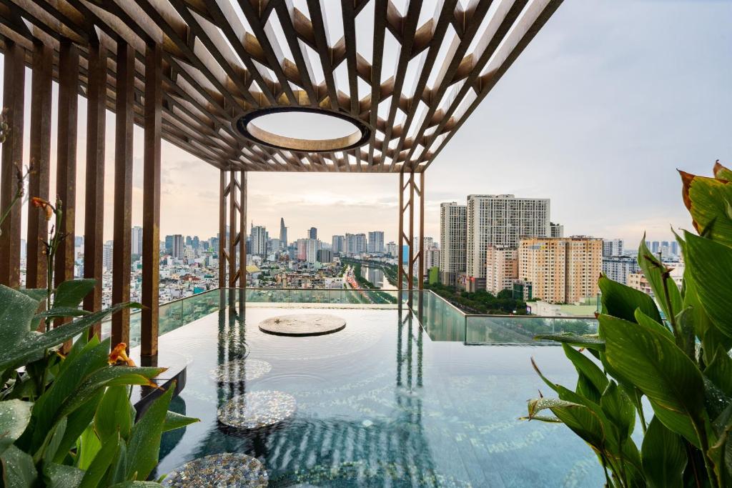 Luxury Living in the heart of D1/3BR/Infinity Pool, Ho Chi Minh City ...
