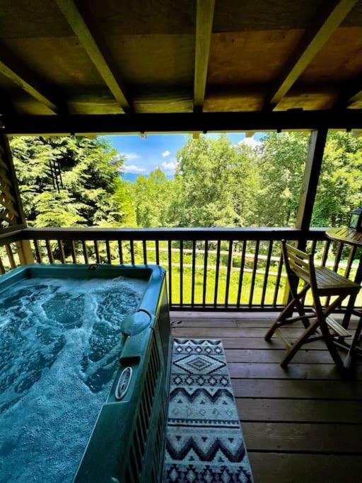 Log Cabin, Hot Tub and HUGE Mountain Views!, Bryson City (precios actualizados 2024)