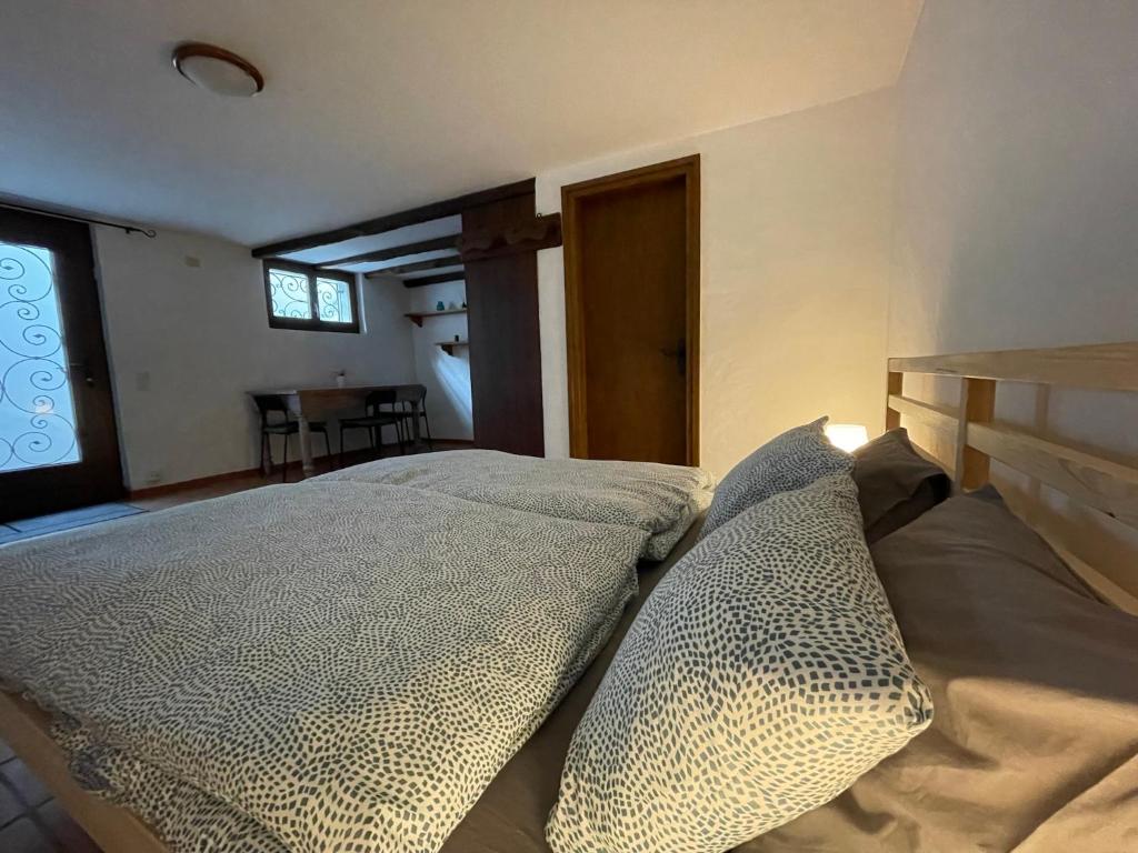 Creek’s cave studio - The paradise for climbers, Arcegno (updated ...