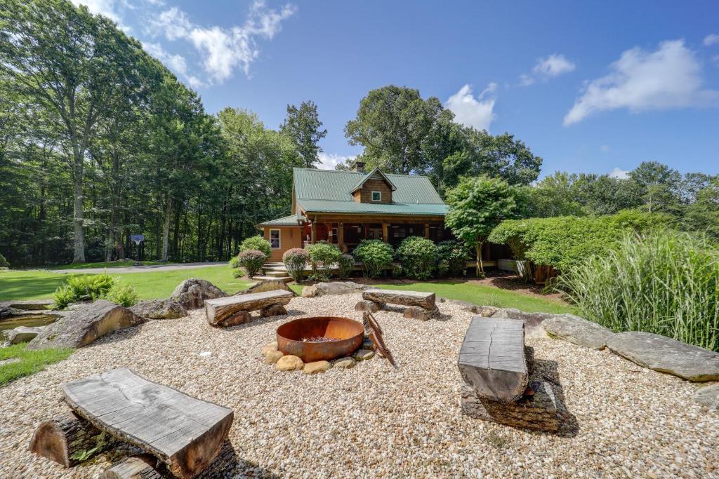 7 Mi to Beech Mountain Skiing Home with Fire Pit, Banner Elk (updated ...