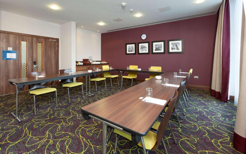 Hampton by Hilton Luton Airport, Luton (updated prices 2025)